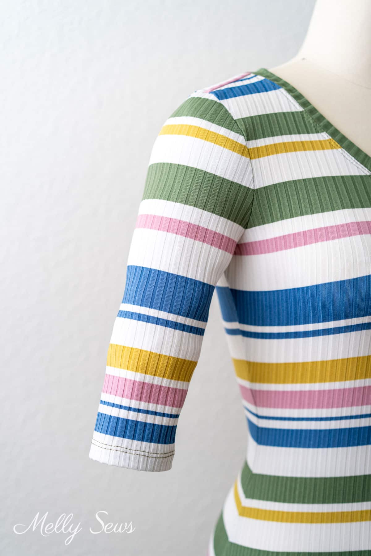 How To Sew Different Types Of Sleeves (With Pictures) - Melly Sews